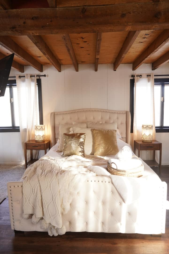 Romantic 1 Bedroom Suite With Private Hot Tub - Woodbury, MN
