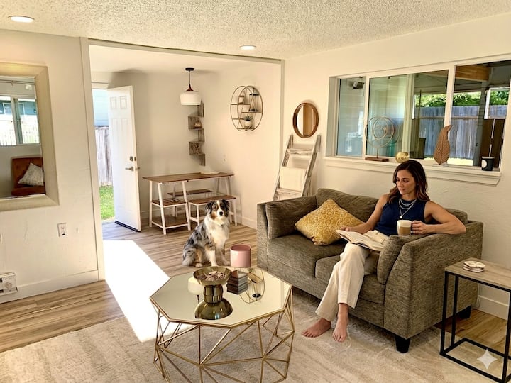A | Pet Friendly Suite W/ Yard 1 Block From Lake - Tacoma, WA