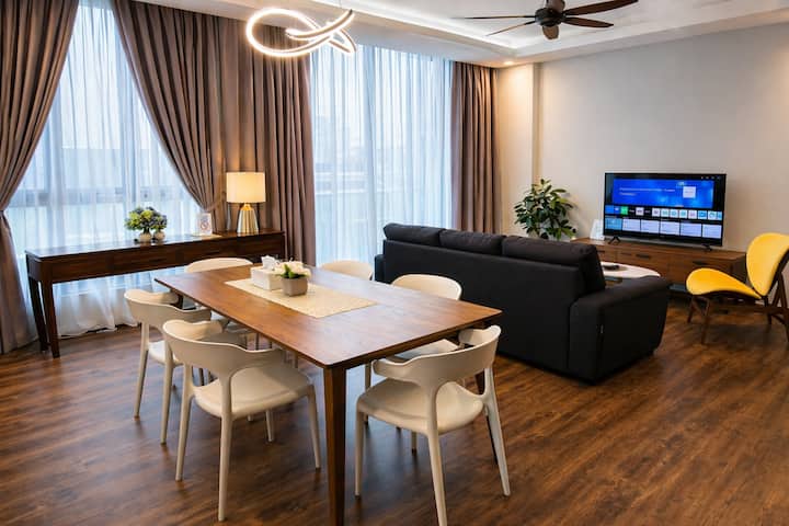 Home Abroad 1 | Highest Floor | 6 Pax | Jazz 4 - Sarawak
