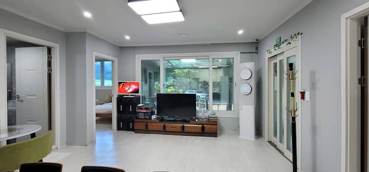초록정원>노래방 영화관 불멍 주차조건 다 갖춰진 단독사용주택 - Chuncheon-si