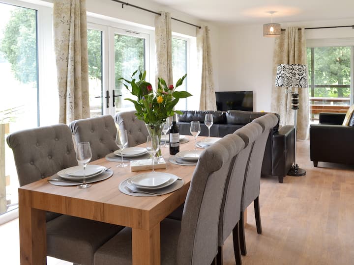 Ash Lodge - Farnham