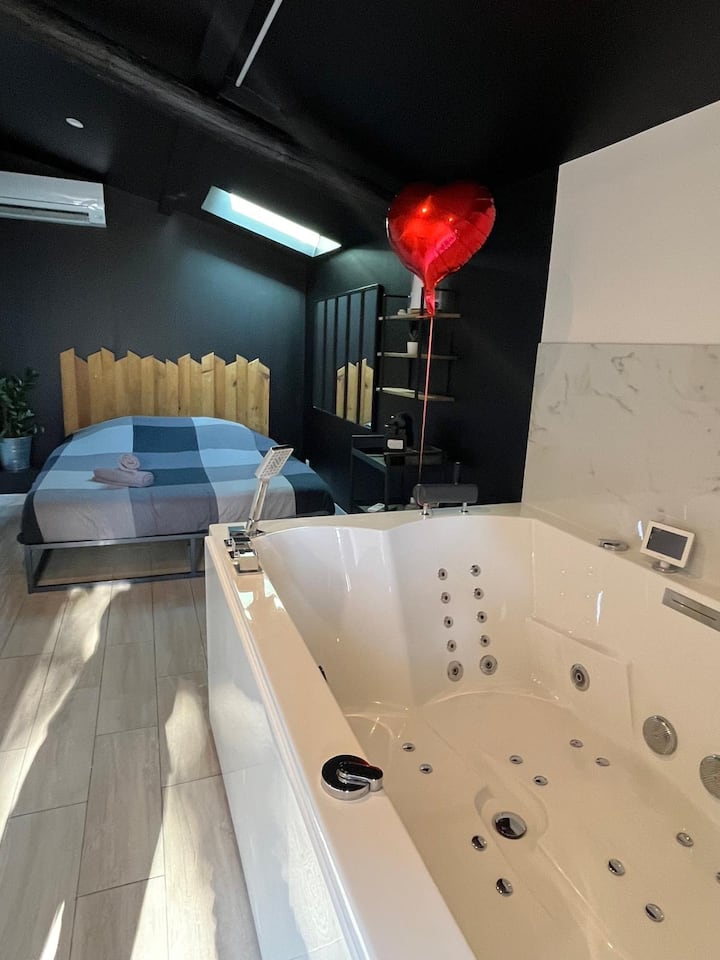 Love Room « Sweet Room » Avec Baignoire Jacuzzi - Carqueiranne
