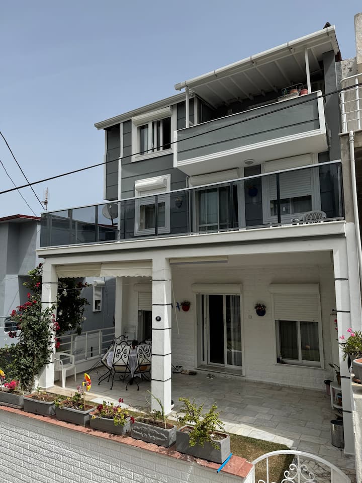 ÇEşme’de Denize 2 Dakikalık Mesafede Bahçeli Villa - Çeşme