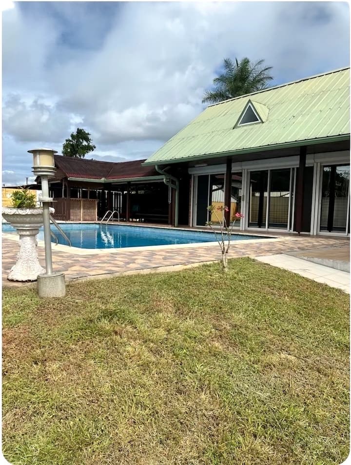 Villa Spacieuse Avec Piscine Et Jardin à Kourou - French Guiana