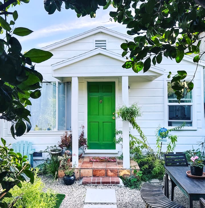 Quaint And Sunny House - Los Angeles, CA