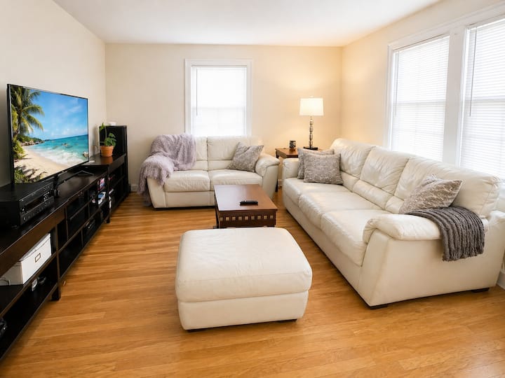 Bright, Sunny 1 Bedroom Condo - Brandeis University, Waltham