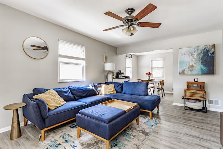 Cozy Speedway Home W/ Cute Patio - Avon