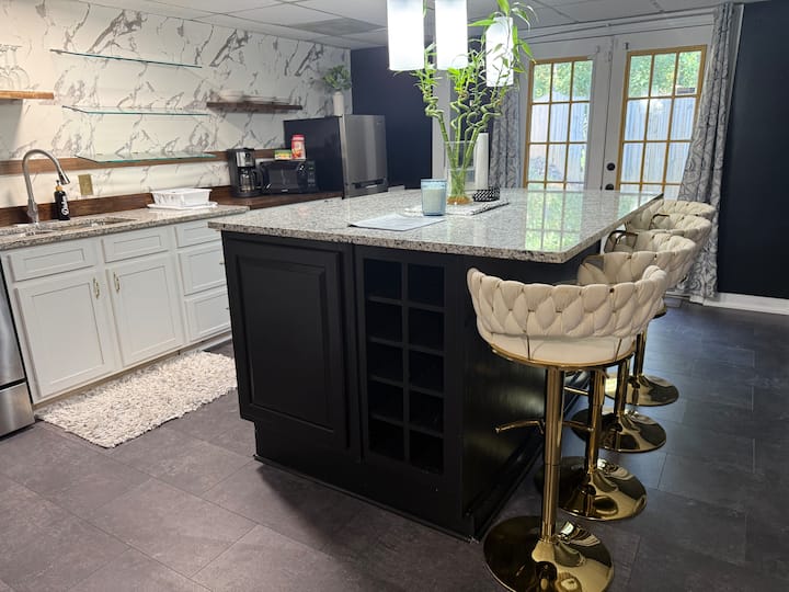 Relaxing Suite W/ Fireplace + Workspace + Parking - Conyers, GA