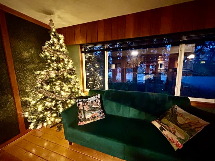 Vintage Downtown Cabin - Squamish