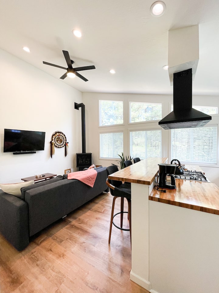 Trail Of The Woods - New, Stylish & Cozy Apartment - Flagstaff, AZ
