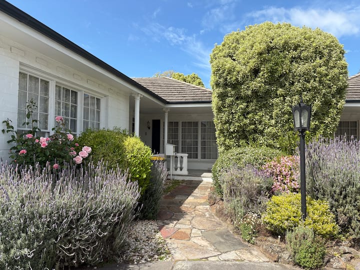 Very Large, 3 Bedroom Family Home For 7 People - Melbourne