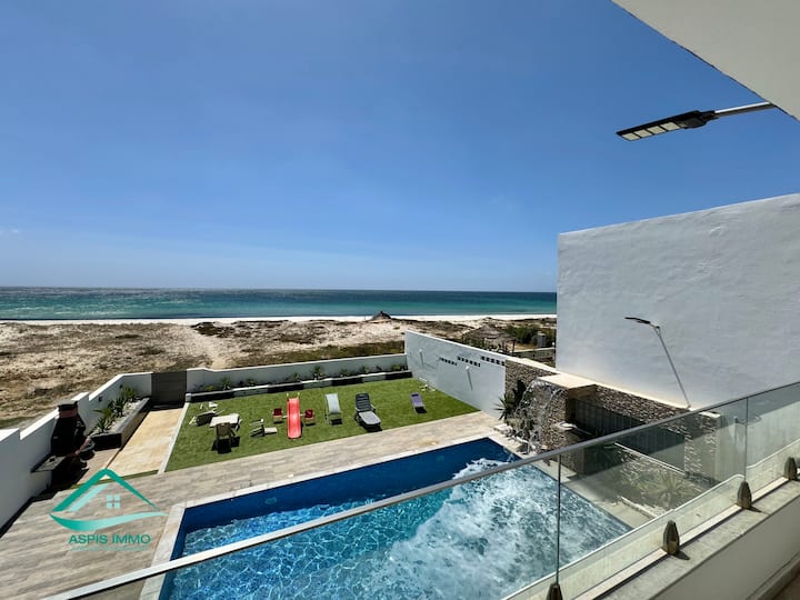 Villa S+4 Avec Piscine Pieds Dans L'eau à Kelibia - Kélibia