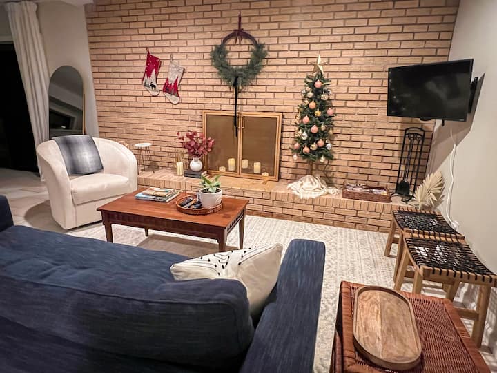 Sky Ridge Retreat - Dog Friendly; Scenic Stay - Hendersonville, NC