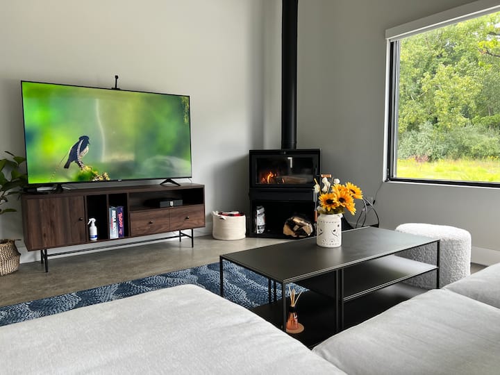 The Retreat:hottub/firepit/wineries/beach/nature - Stevensville, MI
