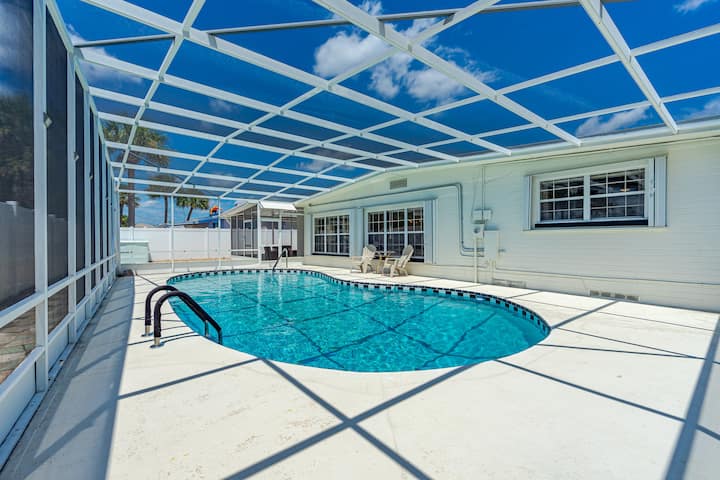 Walk To Beach – 3br W/ Heated Pool & Fenced Yard - Ormond Beach, FL