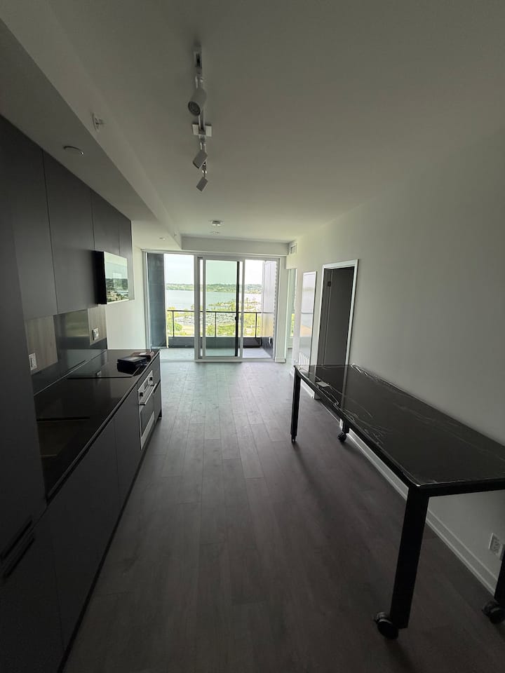 1 Bedroom, 2 Bathroom Waterfront - Barrie