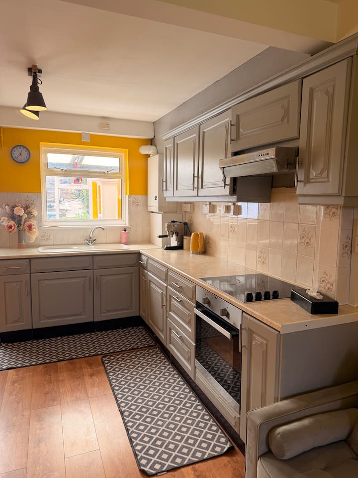 Spacious 5br Home | With Garden & Free Parking - Bromley