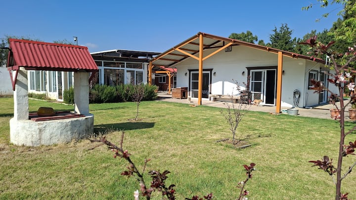 Nature Escape, Sunroom W/fire, Pet Pigs + Parrots - Cantel