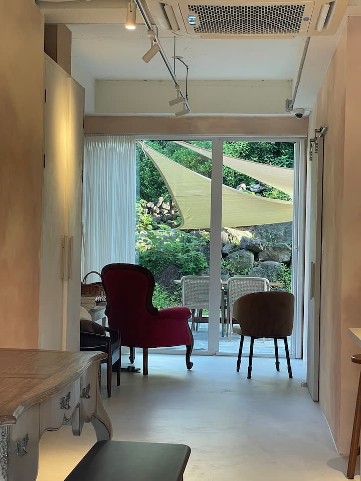 [함덕, 김녕바다] “2층: 개별 욕실이 있는 2룸+1층: 주방과 거실이 있는 이벤트룸“ - Jeju-si