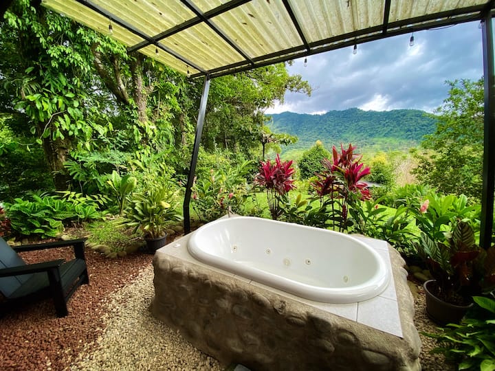 Mountain Hideaway • Jacuzzi & Forest Views - Costa Rica