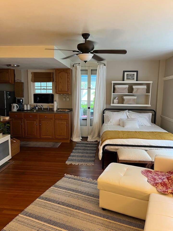 Updated Studio Rental In The Center Of Lenox - Lenox, MA