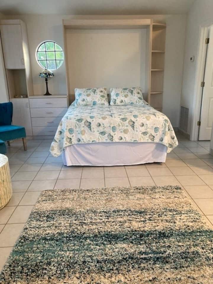 Beach And Live Music Steps Away! - Ormond Beach, FL