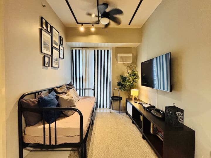 Helloqc Cubao: Entire Home W Pool Access For 4pax - Quezon City