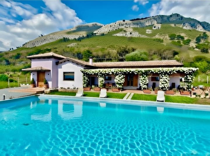 Villa With Private Pool And Sea Views - Italy