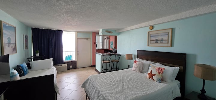Seaside Bliss Oceanfront Gem Daytona - Daytona Lagoon, Daytona Beach