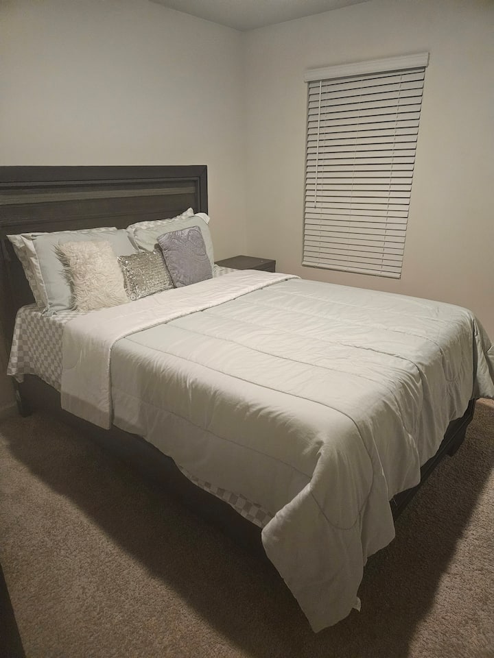 Beautiful 3 Bedroom Home In Quiet Location. - Covington, GA