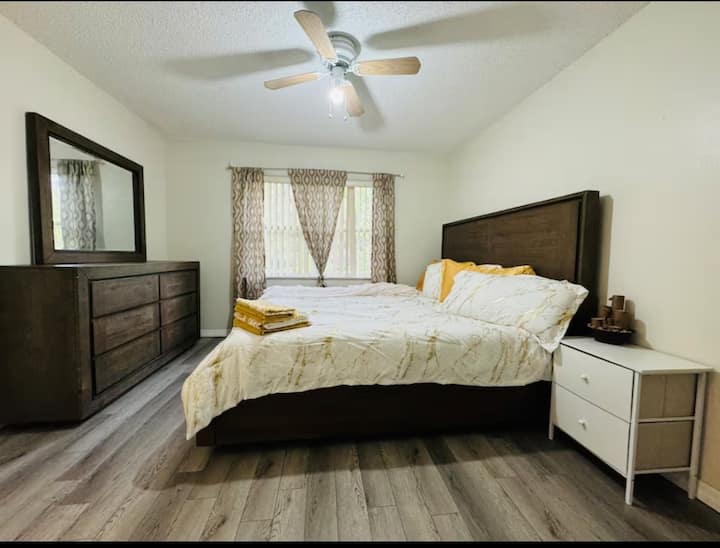 Comfort & Cozy 2br/2ba Condo Near Usf & Moffitt - Temple Terrace, FL