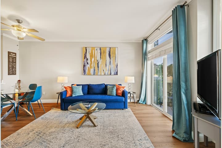 Stylish 2 Bedroom Home In The Heart Of Seattle! - Seattle, WA