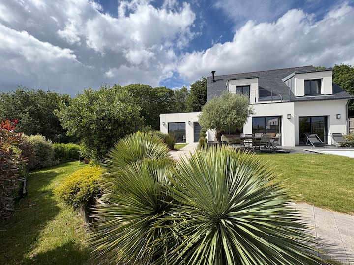 Villa Avec Piscine, Plage Accessible à Pied - Guidel