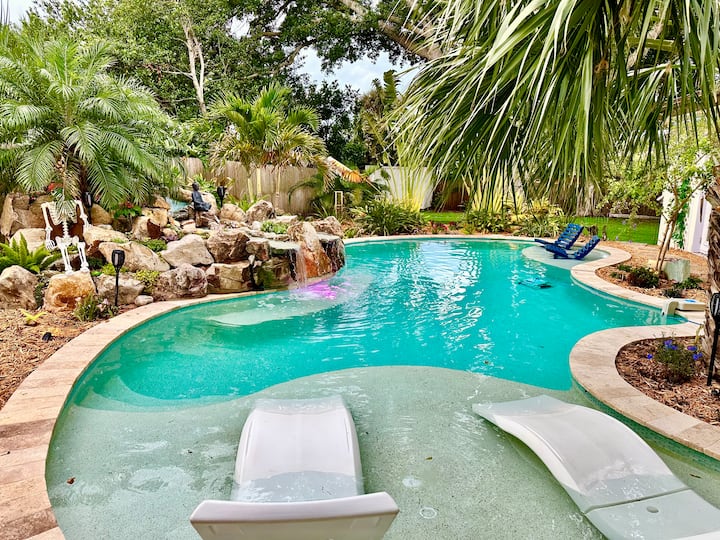 Swim-out Bedrooms, Waterfall Pool, Peace Place - Largo, FL