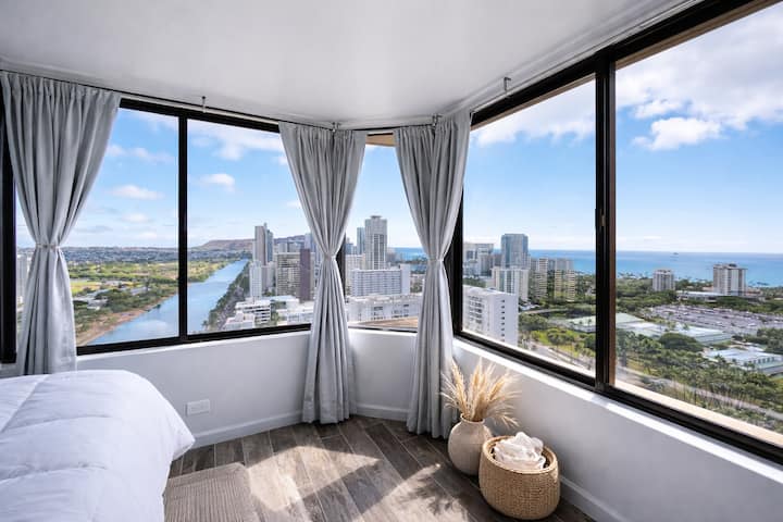 #Stunning Ocean / Diamond Head Corner Unit 32nd Fl - Kāhala Beach, HI