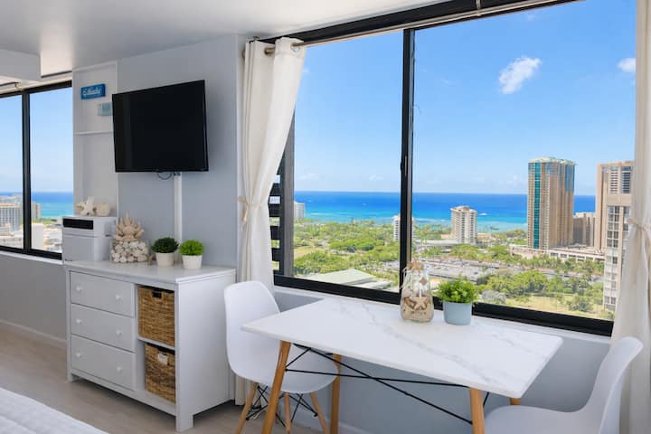 Ocean View At 32 Fl Modern Waikiki Corner Studio - Kāhala Beach, HI
