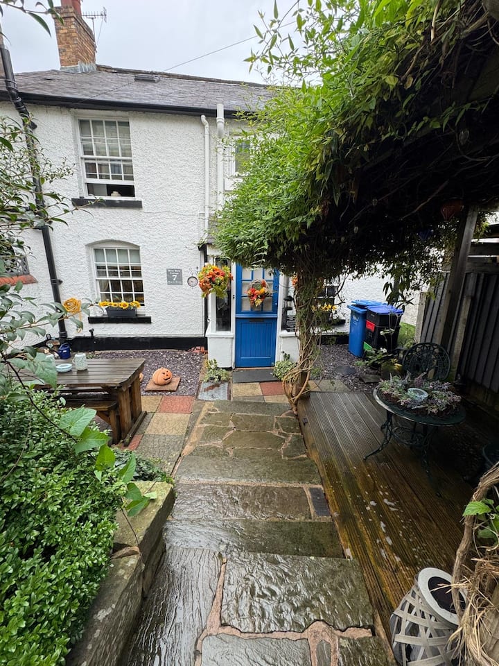 Riverwalk Cottage With Log Burner - Llangollen