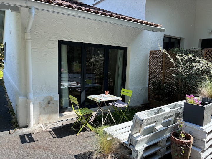 Cocon Avec Jardin Privatif à Anglet - Idéal Pour 2 - Biarritz