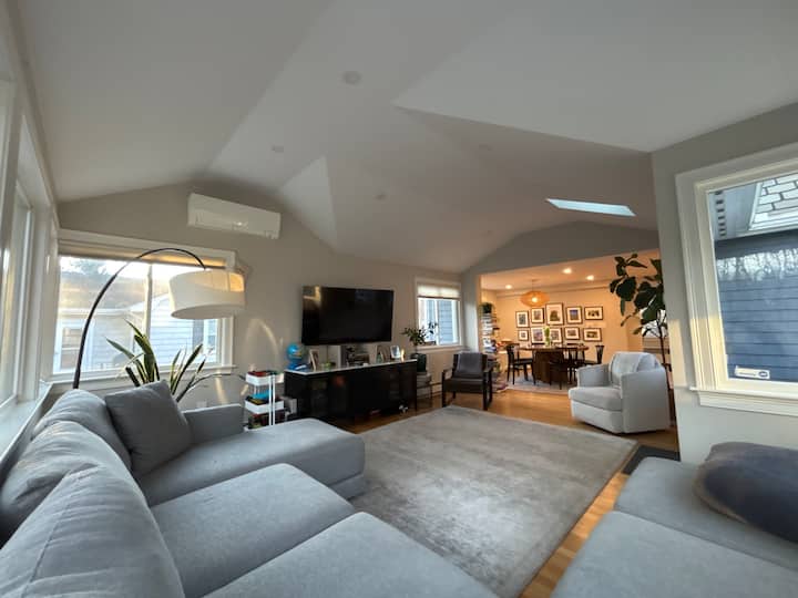 Spacious 4 Bedroom Home – Kid & Adult Friendly. - Quincy, MA