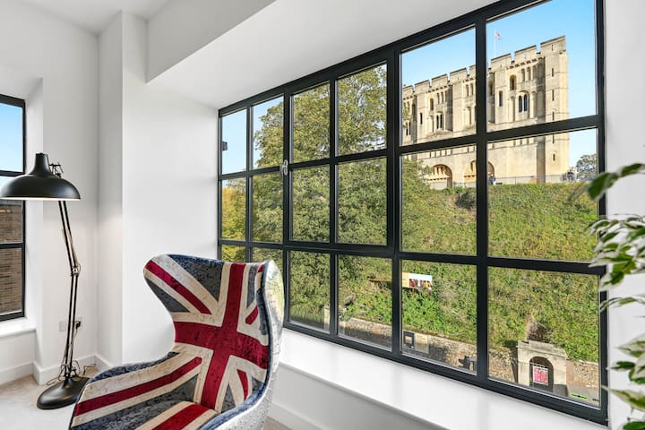 Castle View By Ginger & Gold | Luxury Norwich Apt - Norwich