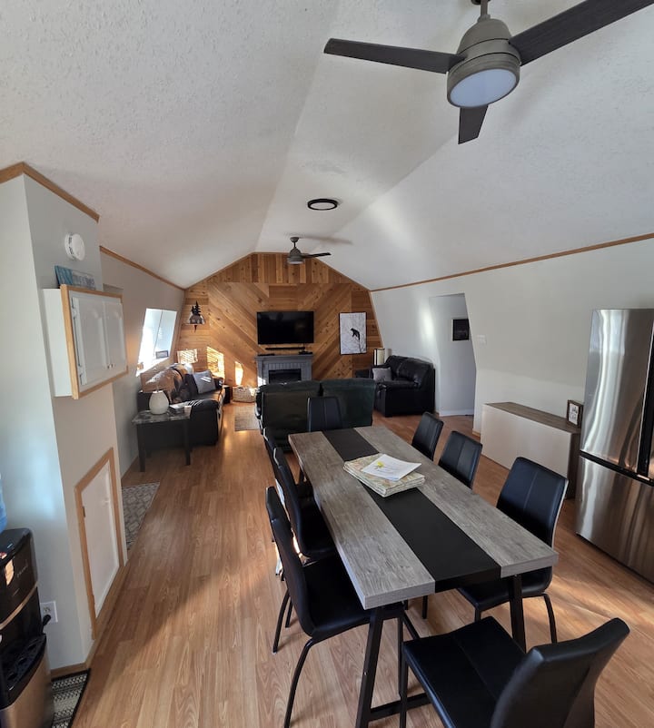 Beautiful Spacious, And Private 4 Seasons Cabin - Saskatchewan
