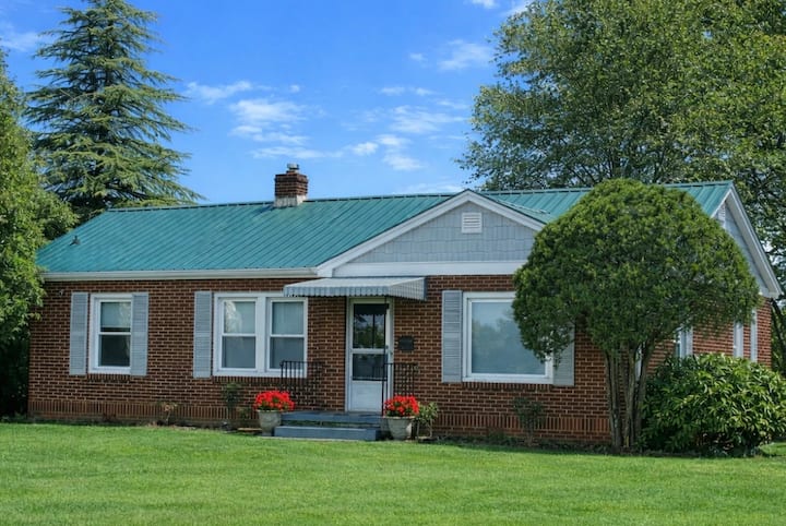 Prime Location, Walkable Area & Very Comfortable - Hickory, NC