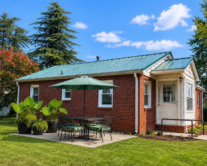 Prime Location, Walkable Area & Very Comfortable - Hickory, NC