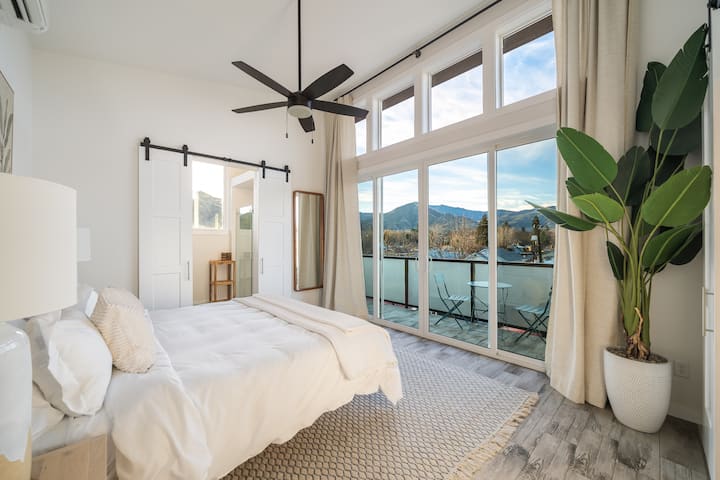 Luxury Modern 3 Story Townhome! - Wenatchee, WA