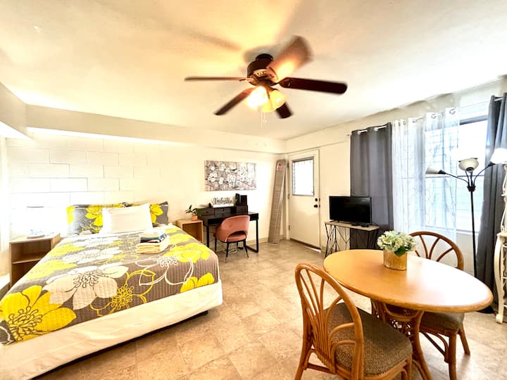 Studio Walk To Waikiki/kitchen/beach/ac/wifi 135 - Honolulu