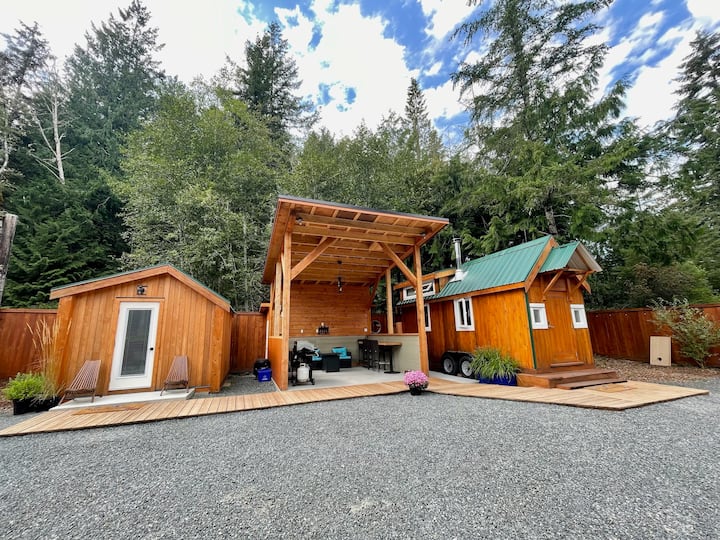 Rustic Retreat Tiny Home - Sooke