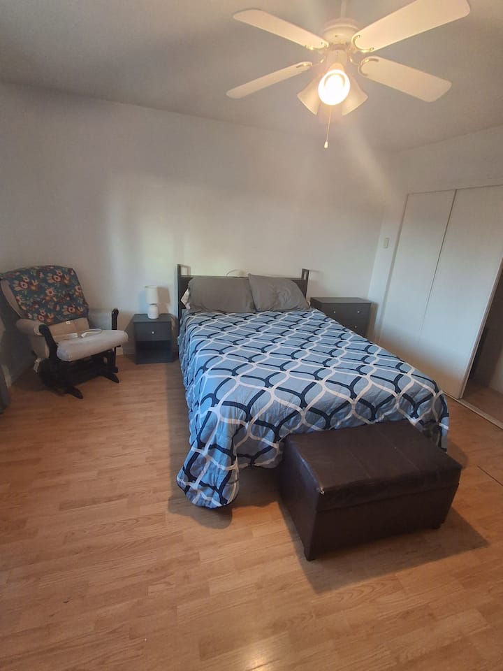 Master Bedroom Suite W/mini Fridge & Work Station! - Pittsburg, CA
