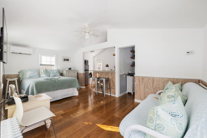 Charming Maritime Apartment Steps From The Beach - The Hamptons, NY