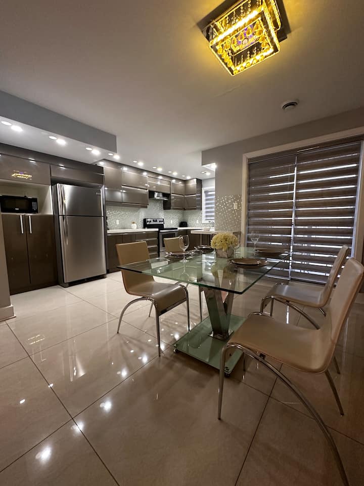 C. Luxury Two-story Villa - Laval