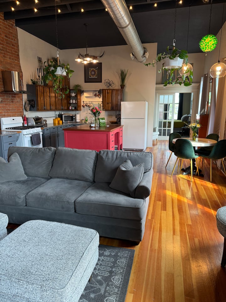 Downtown Loft W/ Private Outdoor Spaces & Parking - Fort Wayne, IN